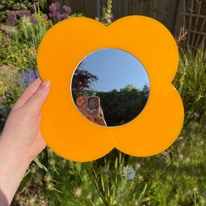 60s 70s RETRO FLOWER MIRROR Acrylic 'dottie' Flower Mirror Wall Hanging ...