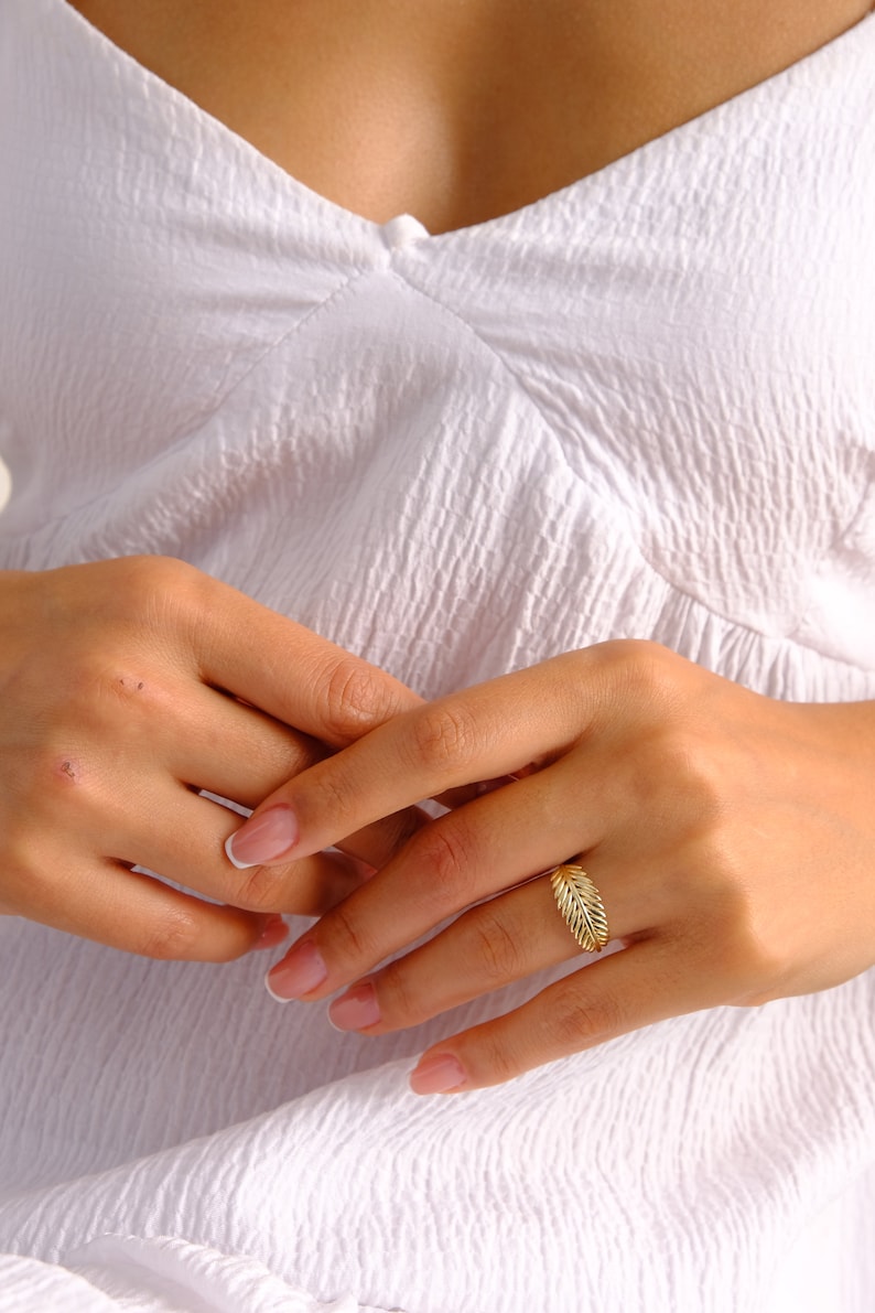 14K Gold Leaf Ring Laurel Wreath Ring Vine Wedding Ring - Etsy