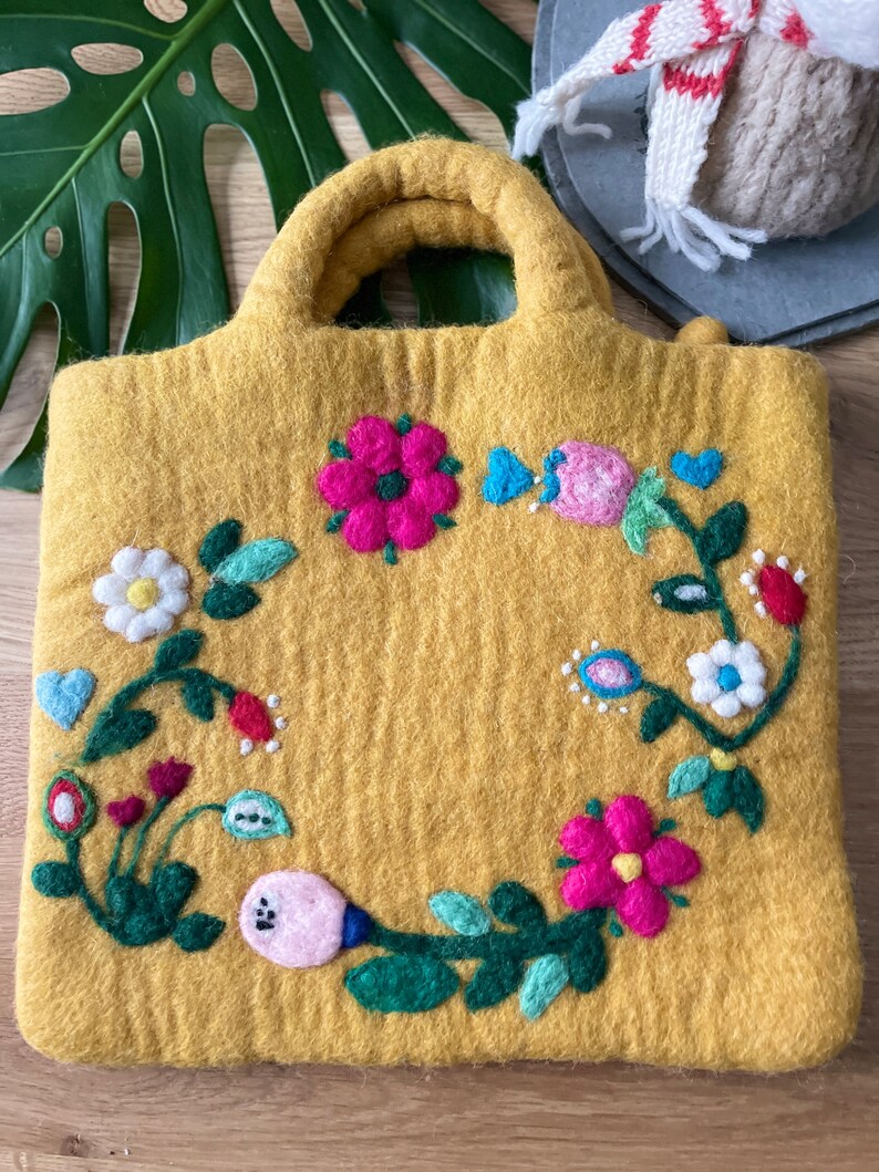 Flower Small Purse-cartoon Style| 100% Handmade Wool - Etsy