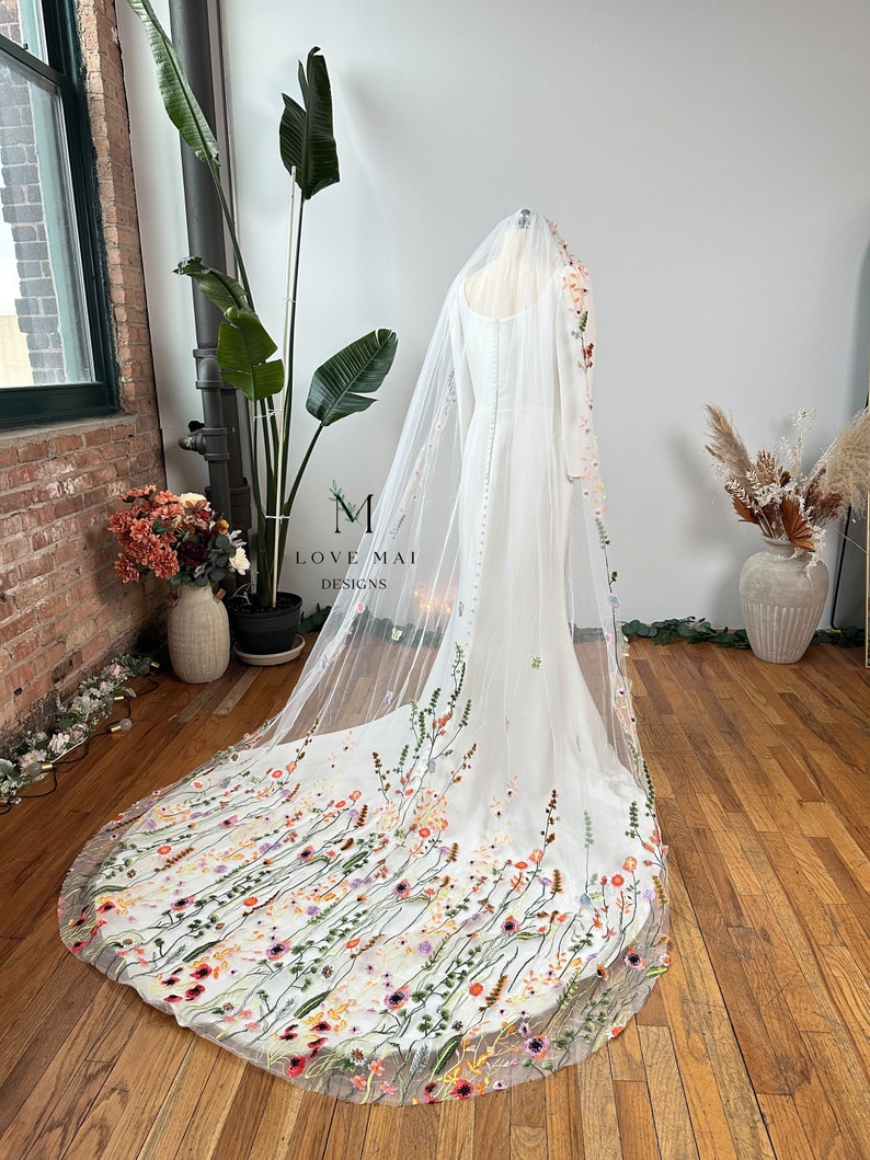 Floral Wedding Veil: Colorful Flower Lace Applique, Ivory Tulle - Etsy