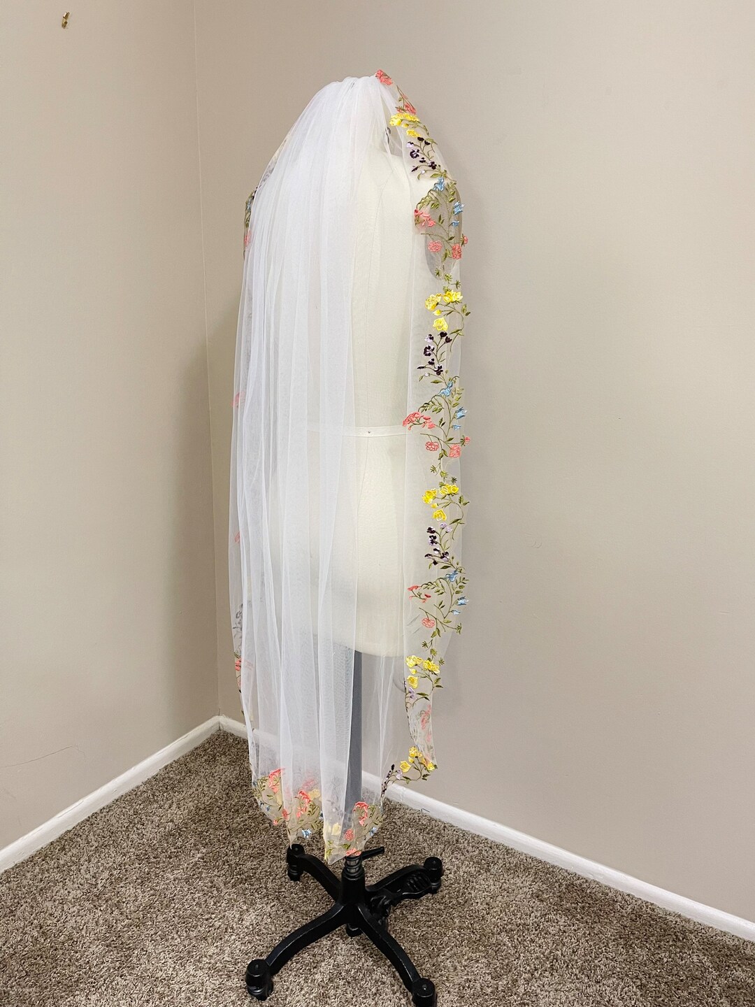 Amber in Love Colorful Floral Wedding Veil / Wildflower Veil - Etsy