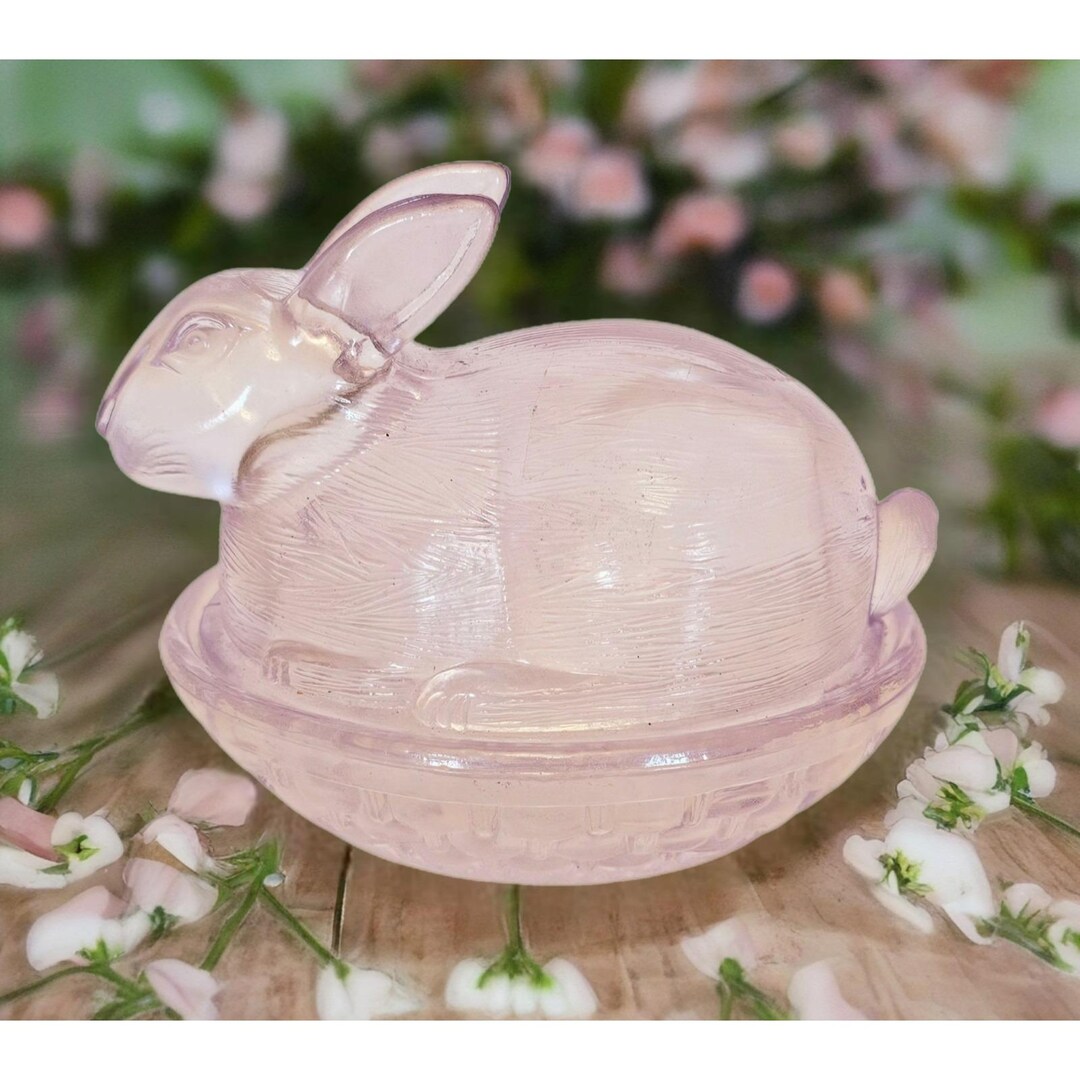 LE Smith Pale Pink Bunny Rabbit on Nest Glass Candy Dish Trinket Box 4. ...