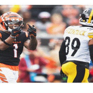 Ja'marr Chase Canvas Print Flipping off With Middle Finger - Etsy