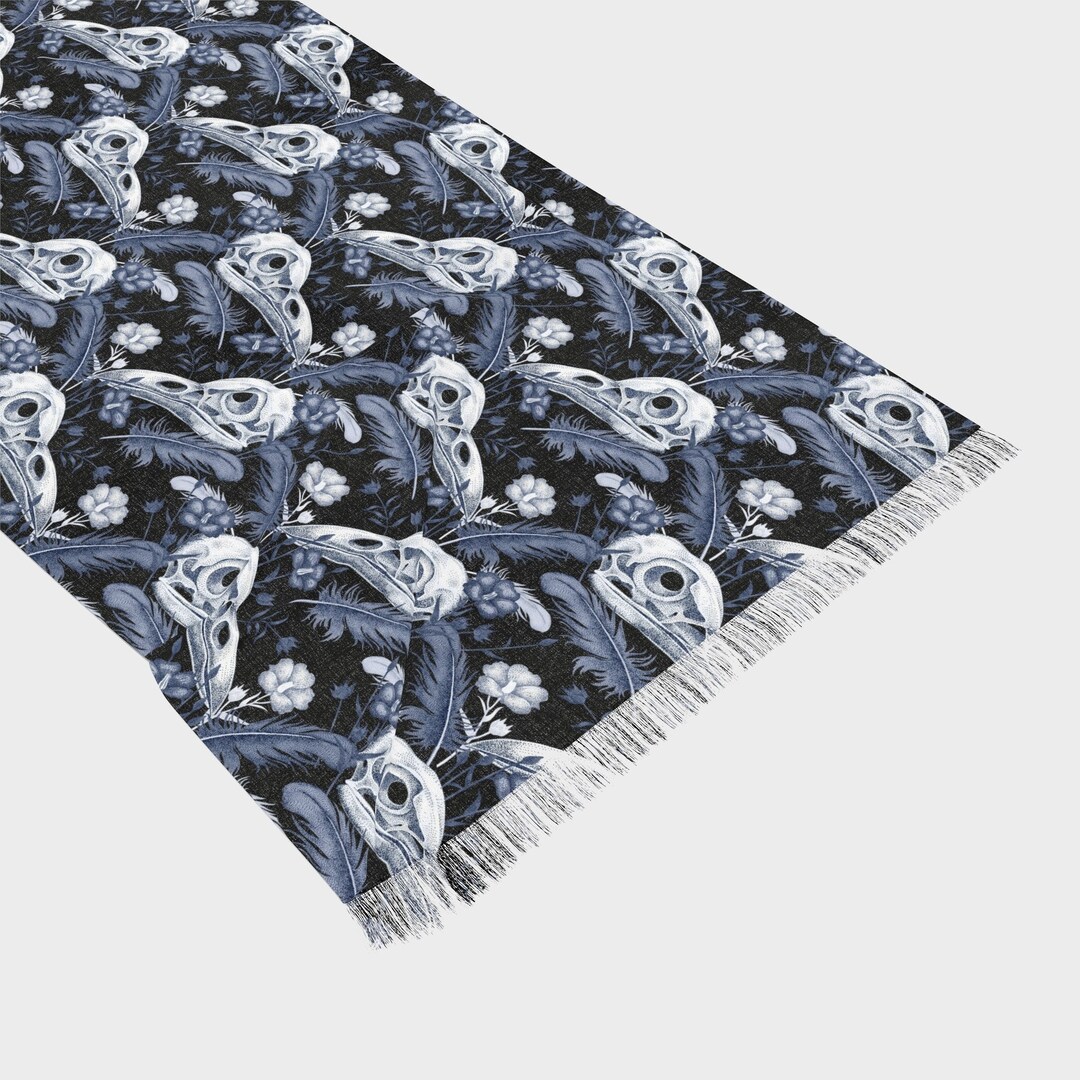 Bufanda ligera de calavera de cuervo gris azul / Boho Whimsigoth Witchy ...