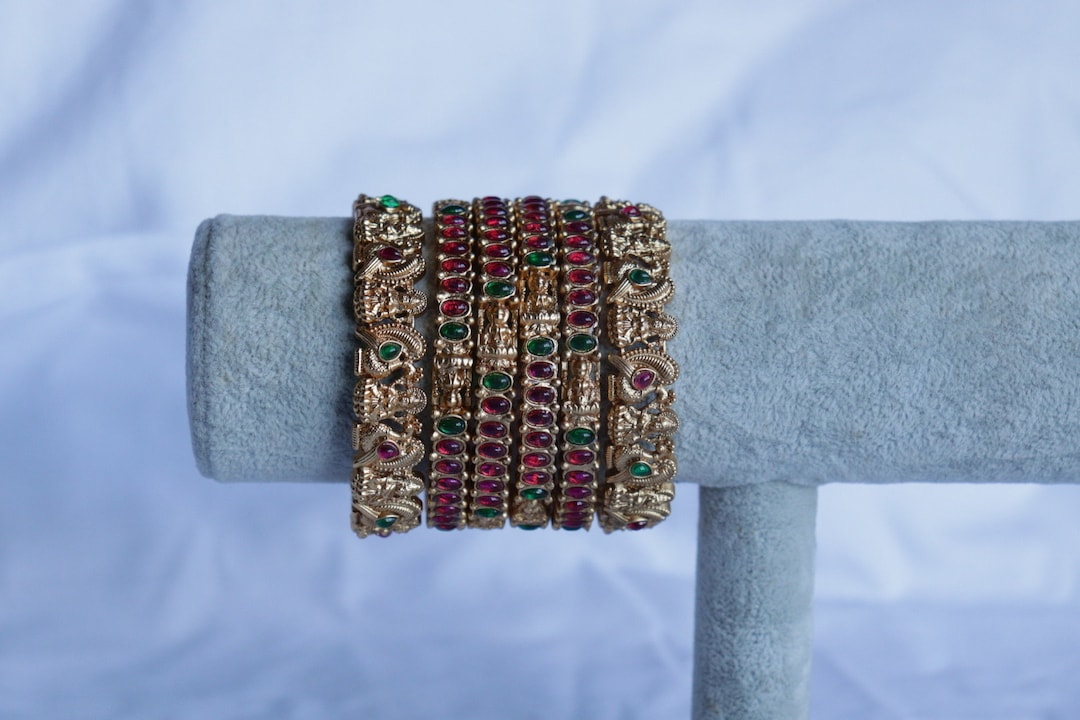 Temple Jewellery Set | South Indian Bangles | Kemp Stone Bangles ...