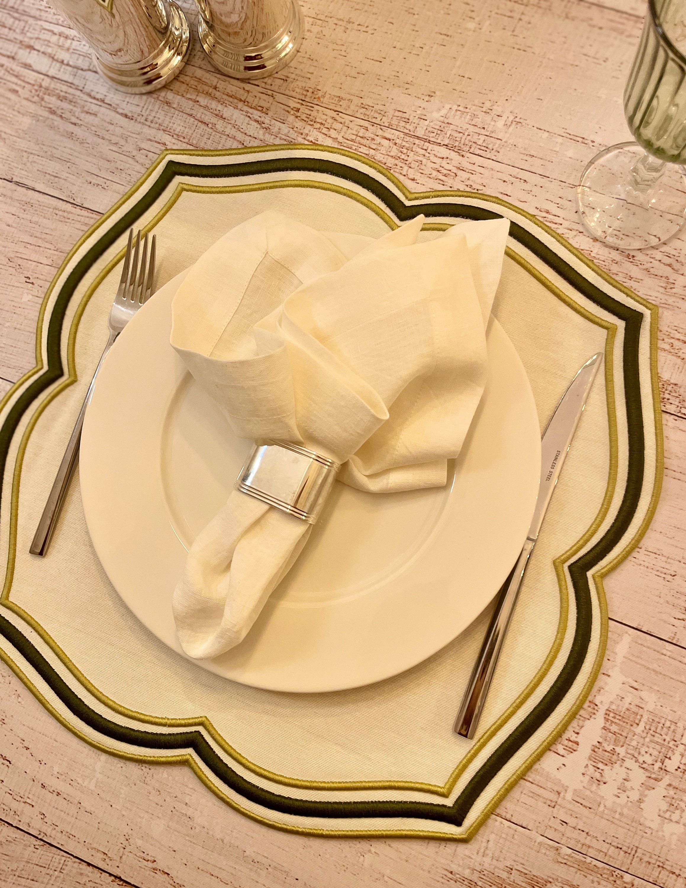 Luxury Placemat With Double Border, Scalloped Edge Table Mat ...