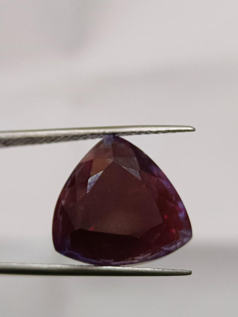 18 Ct Bi-color Pitambari Sapphire: Trillion Cut Gemstone - Etsy