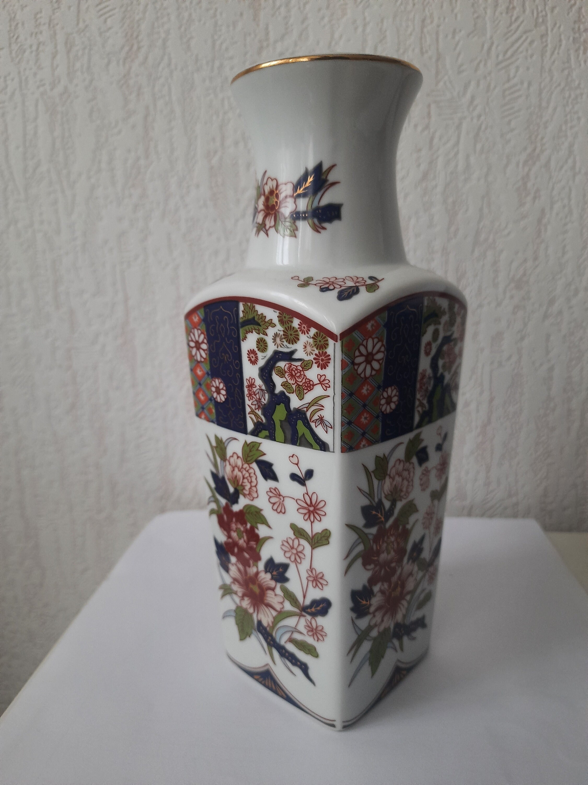 Vintage Imari Japanese Porcelain Vase, Cobalt Red Green Imari Floral ...