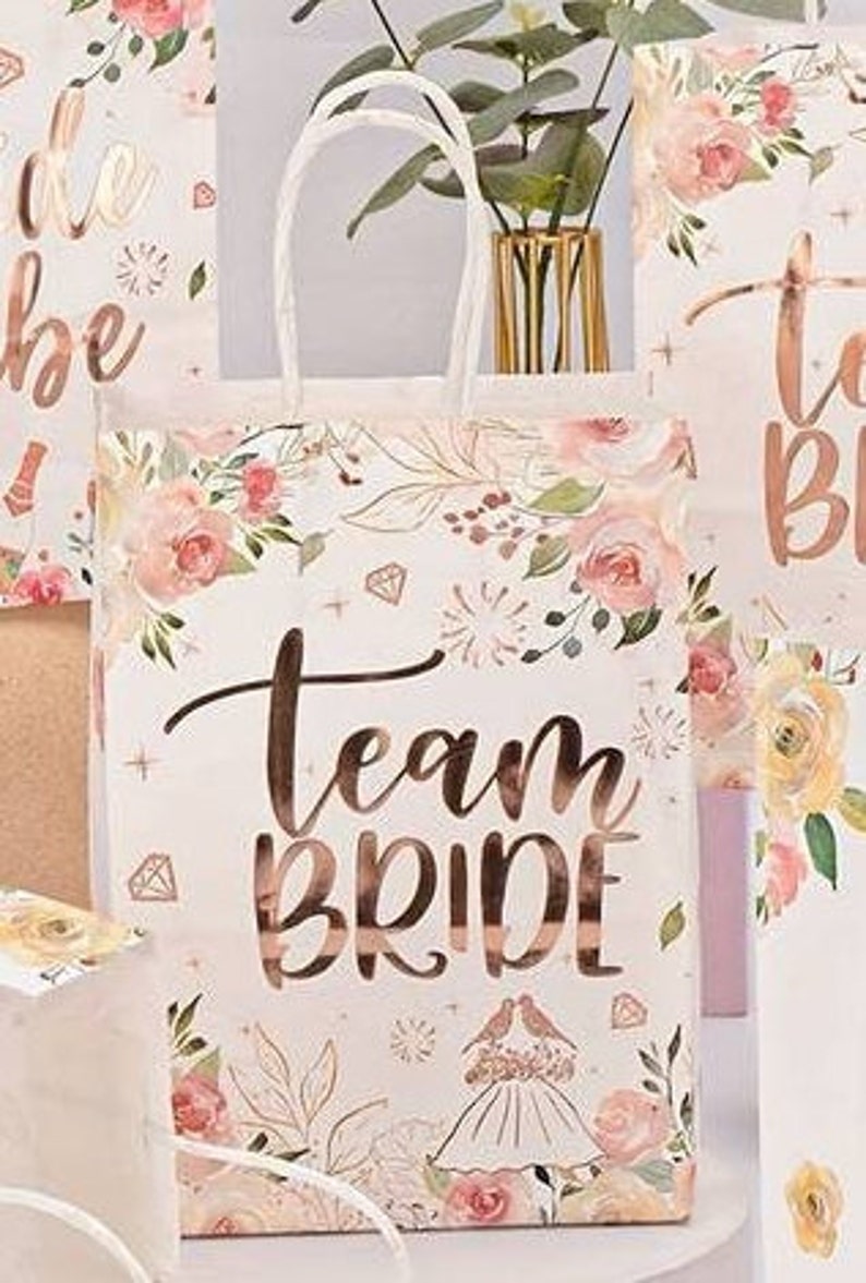One Set of Team Bride Paper Party Bags With Handles, 5 Pieces Hen Party ...