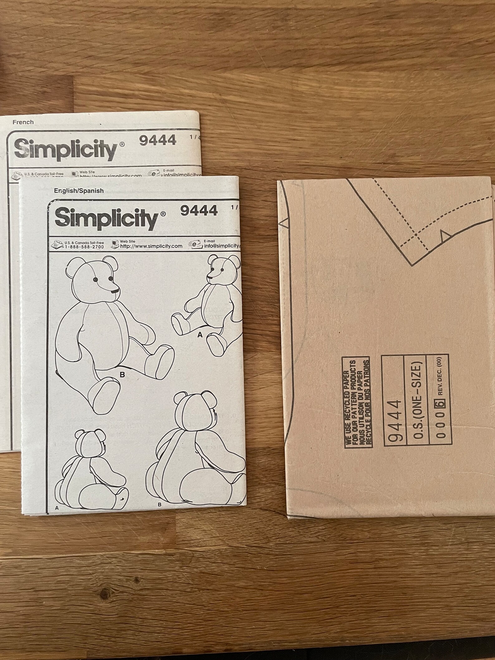 Simplicity Pattern 9444, Sitting Bears 19 X 25 Inches, by Elaine Heigl ...