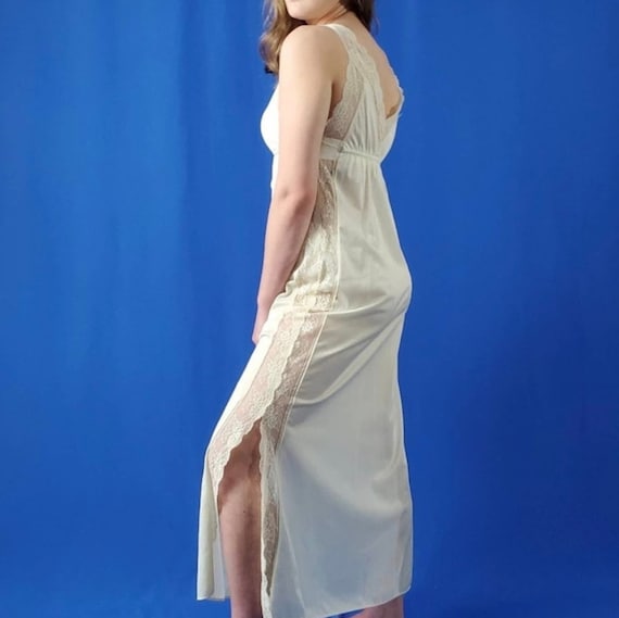 60's Vintage Pandora Lingerie by Chic Nightgown - Lar… - Gem