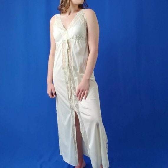 60s Vintage Pandora Lingerie By Chic Nightgown Lar… Gem
