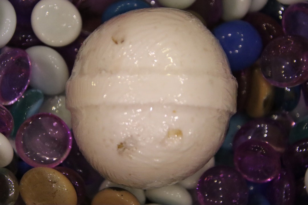 Oatmeal Milk & Honey Bath Bomb - Etsy