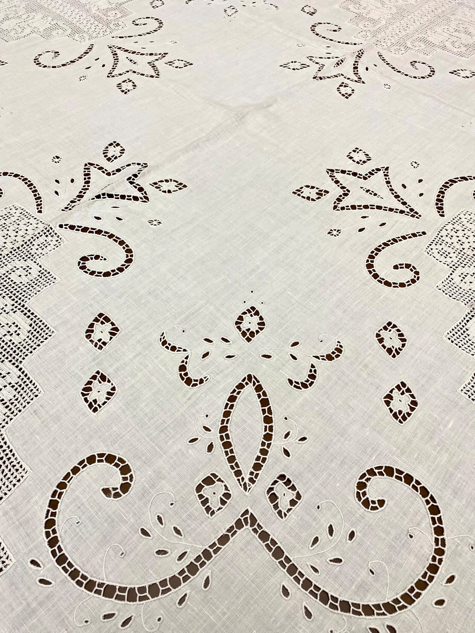 Greek White Linen Tablecloth – Hand‑embroidered Richelieu Cutwork Cover ...