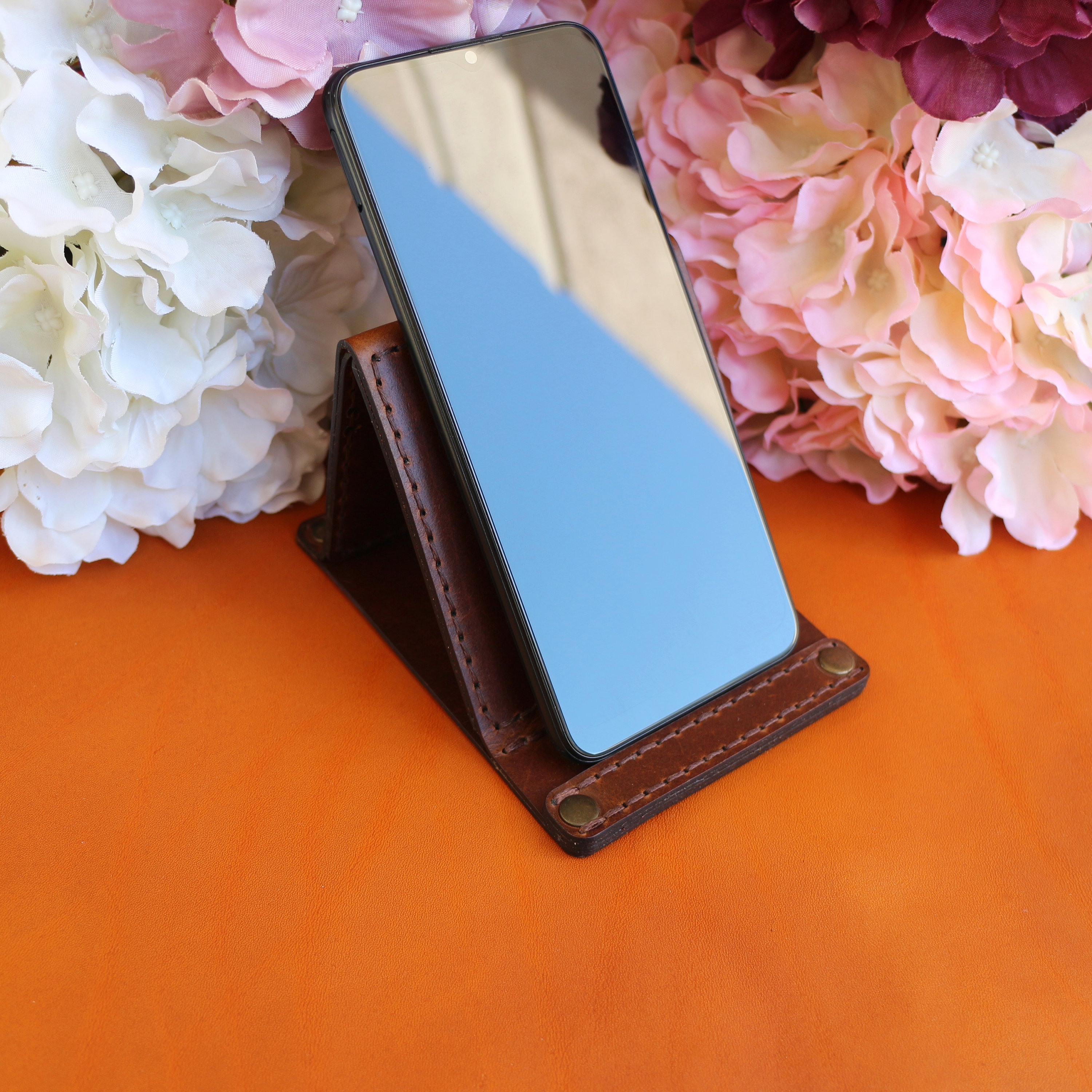 Leather Desktop Phone Stand / A4 and Us Letter Pdf / Svg / Dxf - Etsy