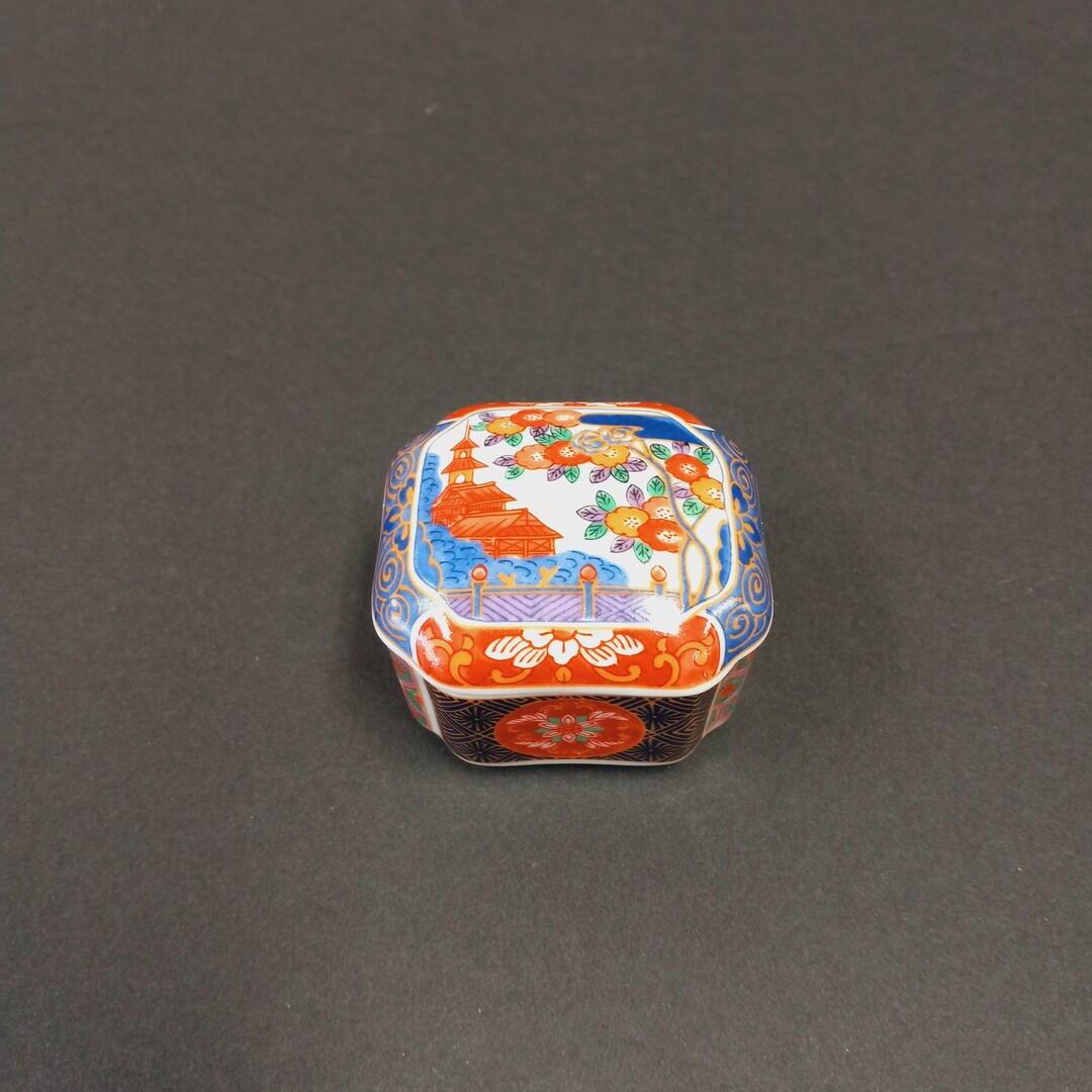 Vintage Pill Pox Imari Style From Japan, Porcelain Pill Box Imari ...