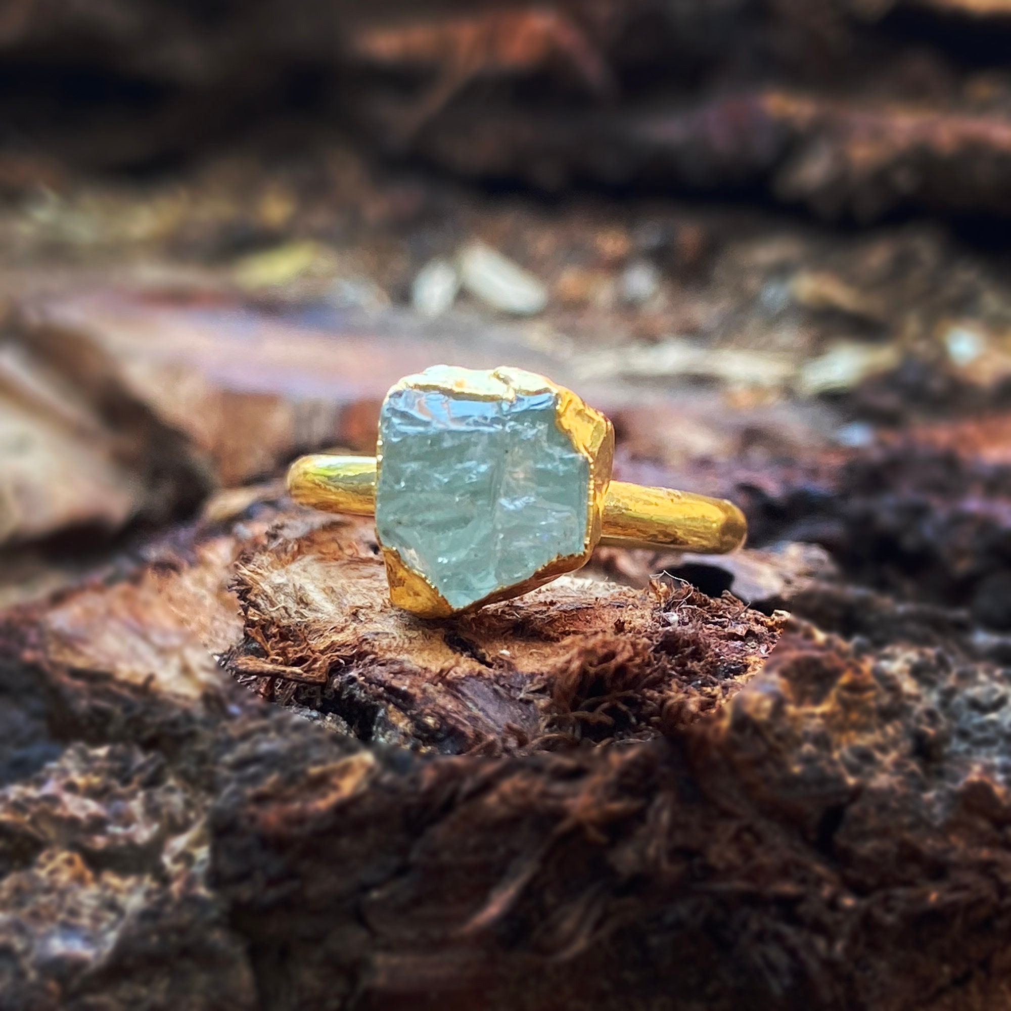 Raw aquamarine jewelry store