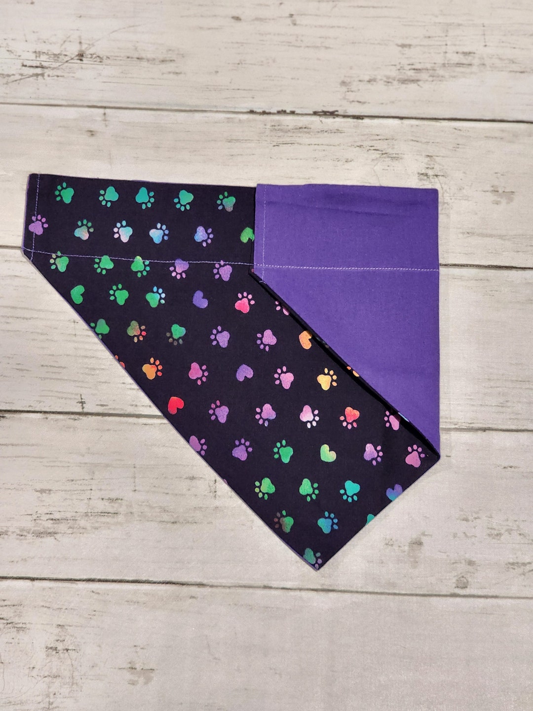 Bandana morada para perro con patas multicolores / Bandana para mascota ...