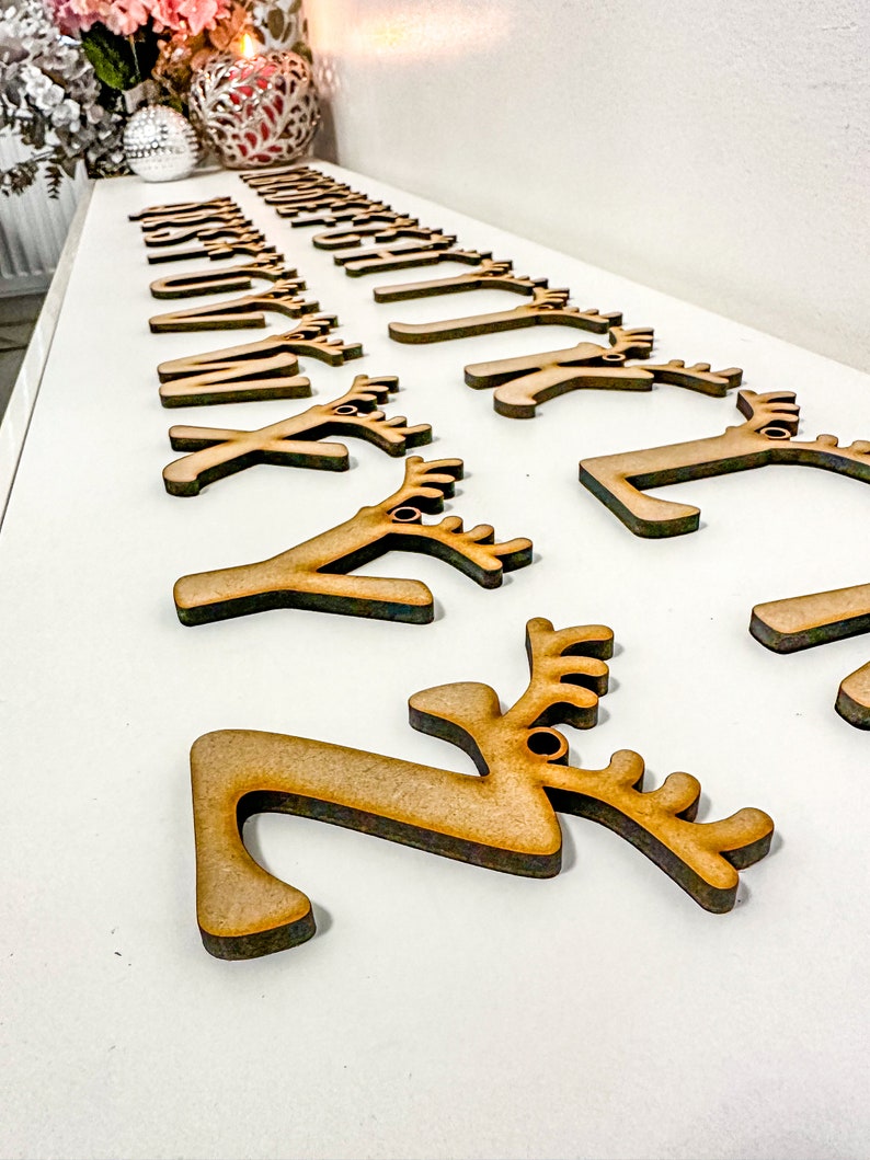 Alfabeto navideño de madera con forma de cuerno: Letras para decorar el ...