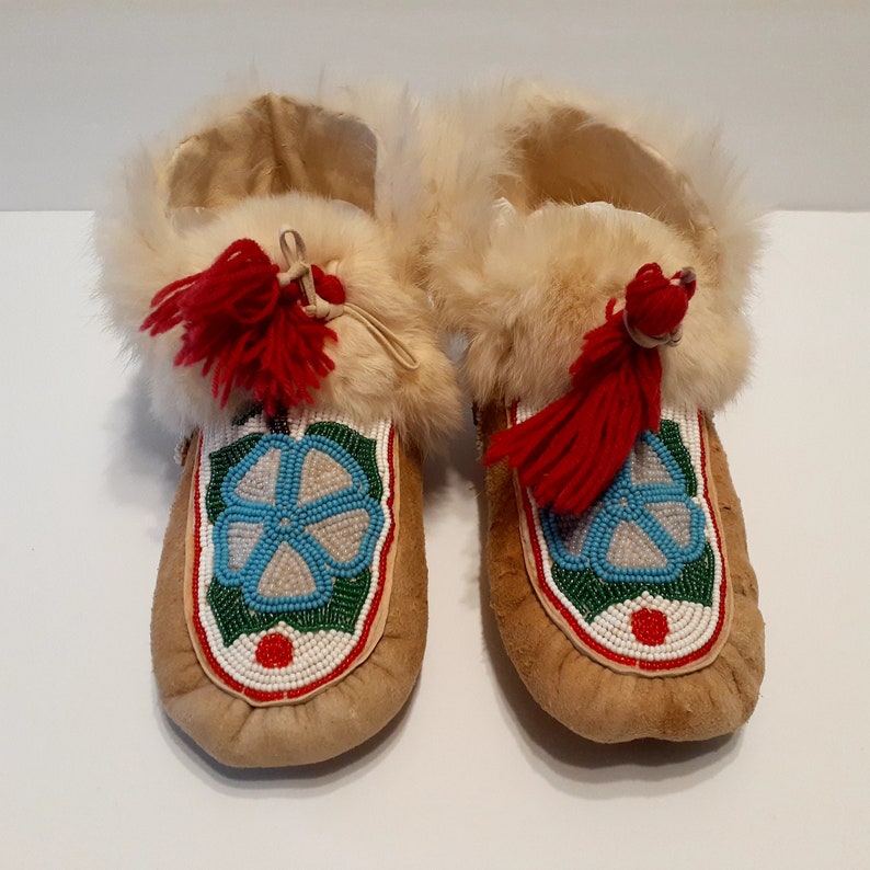 Beautiful Vintage Moosehide Beaded Moccasins. Size 9 1/2 - 10. - Etsy