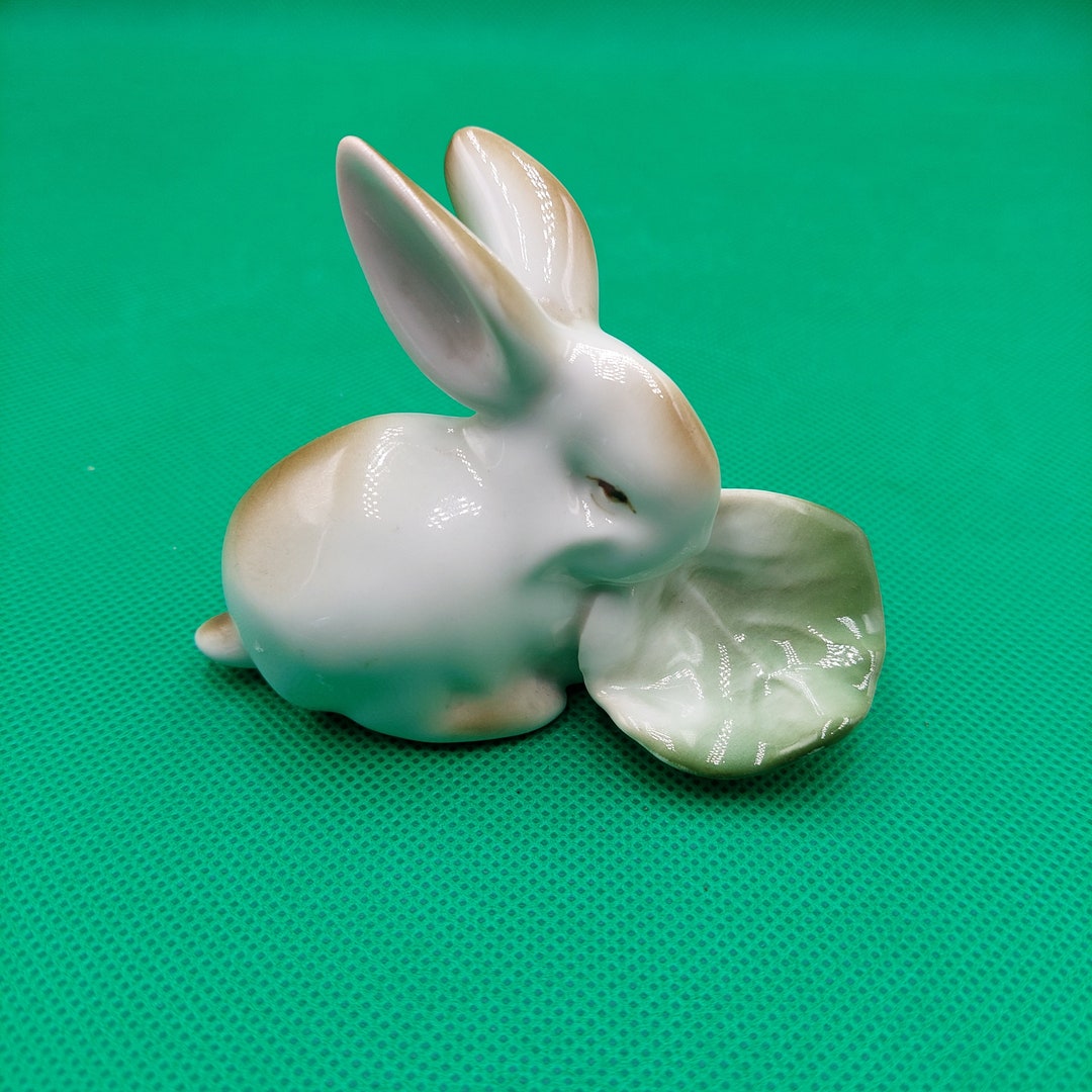 BUNNY WITH CABBAGE Vintage Rabbit Eating Cabbage Figurine - Etsy