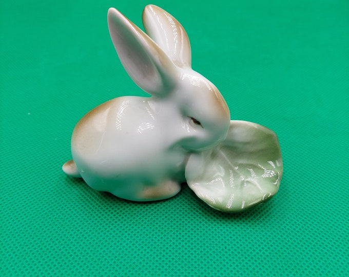 ANTIQUE BUNNY Vintage Rabbit Eating Cabbage Figurine Hungary Zsolnay ...