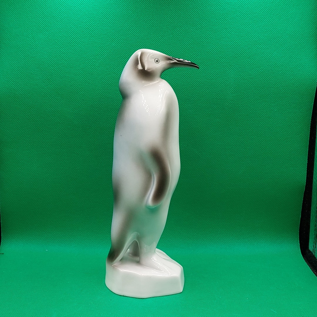 VINTAGE EMPEROR PENQUIN Porcelain Penquin Statuette Hungarian Hollóháza ...