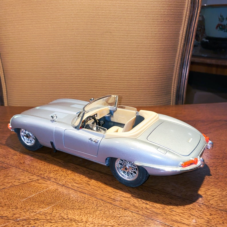 Bburago Jaguar E 1961 Silver Model Car 1/18 Scale - Etsy