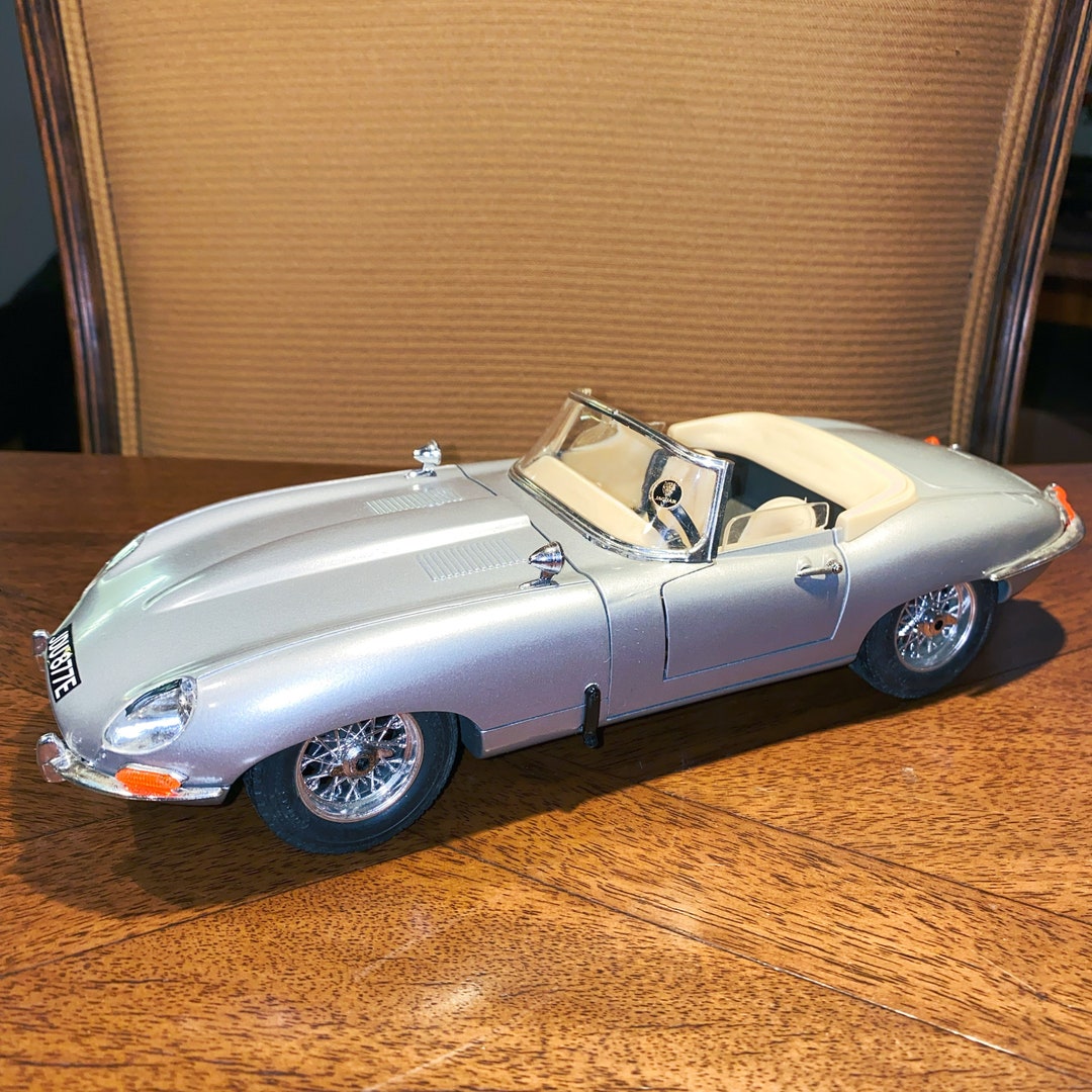 Bburago Jaguar E 1961 Silver Model Car 1/18 Scale - Etsy