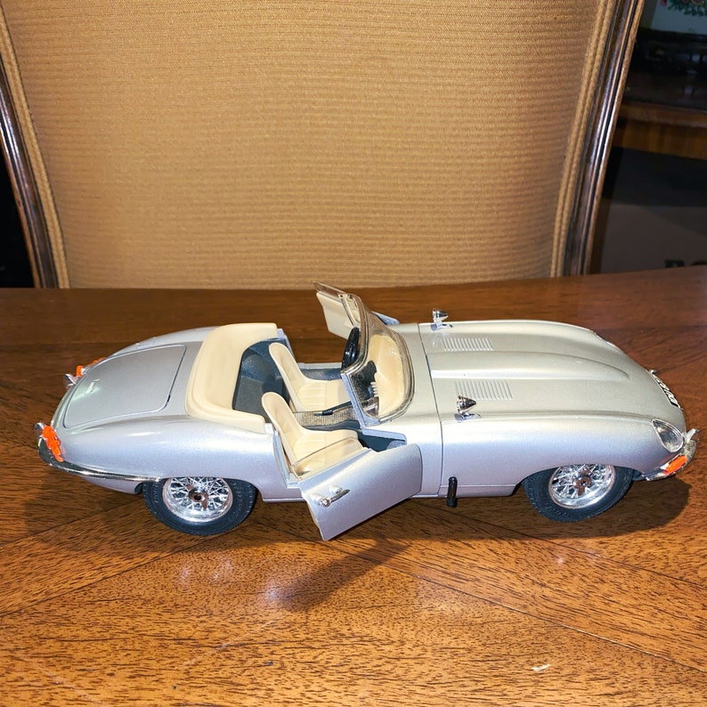 Bburago Jaguar E 1961 Silver Model Car 1/18 Scale - Etsy
