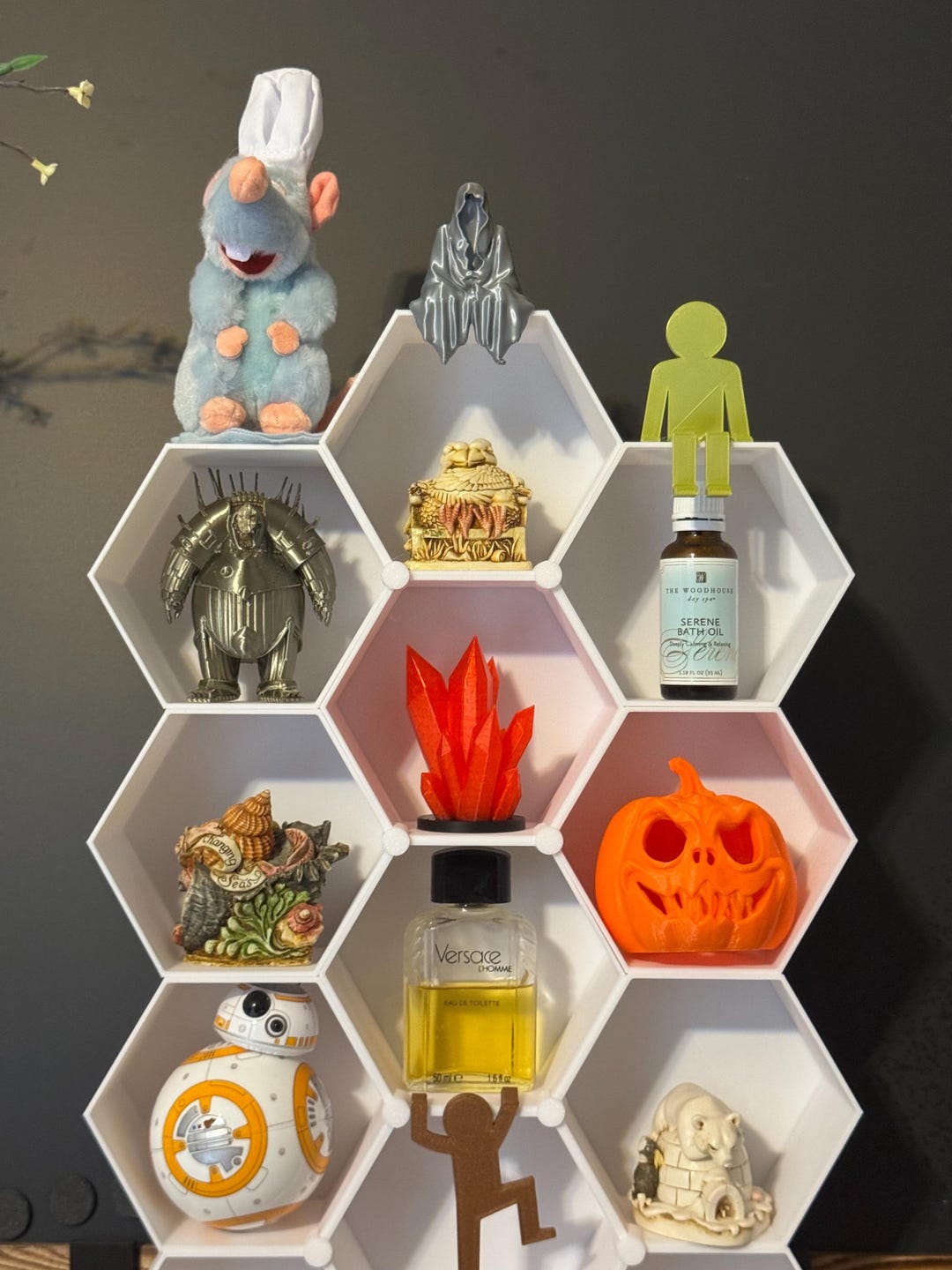 Honeycomb Floating Display Shelf: Collectibles, Crystals, Miniatures (7 ...