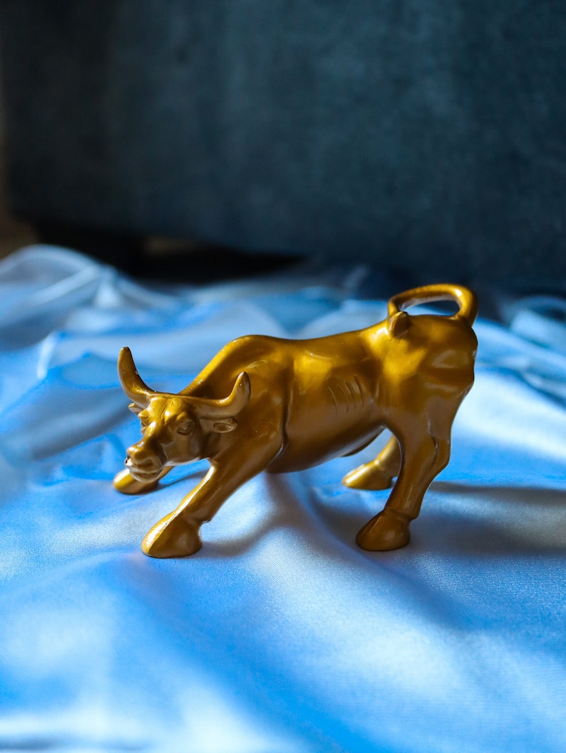 Wall Street Bull Figurine, Charging Bull, Desk Decor, Christmas Gift ...