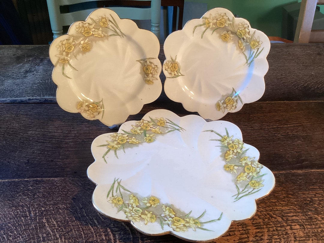 Antique Chapmans Porcelain Trio, Daffodils and Scalloped Edge - Etsy