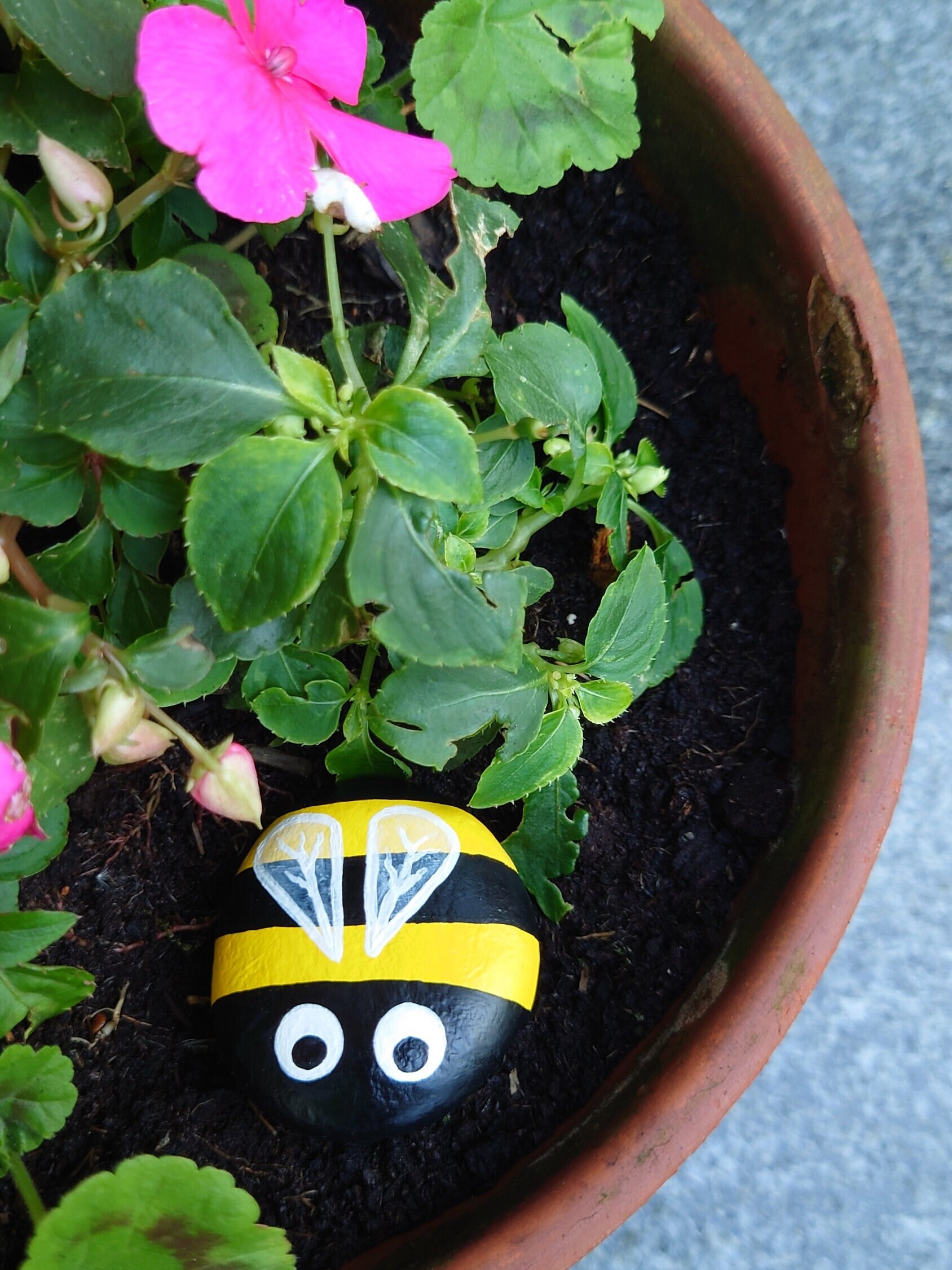 Bumblebee Pebble - Bee Pebble - Pebble Gift - Insect Pebble - Gift for ...