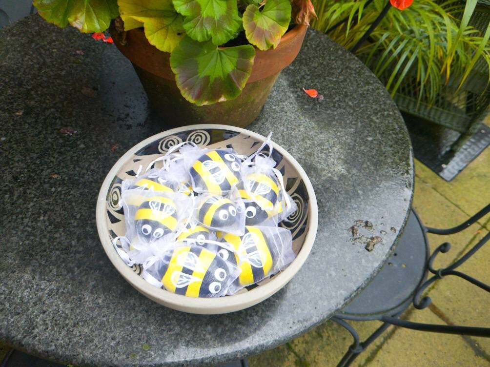 Bumblebee Pebble - Bee Pebble - Pebble Gift - Insect Pebble - Gift for ...