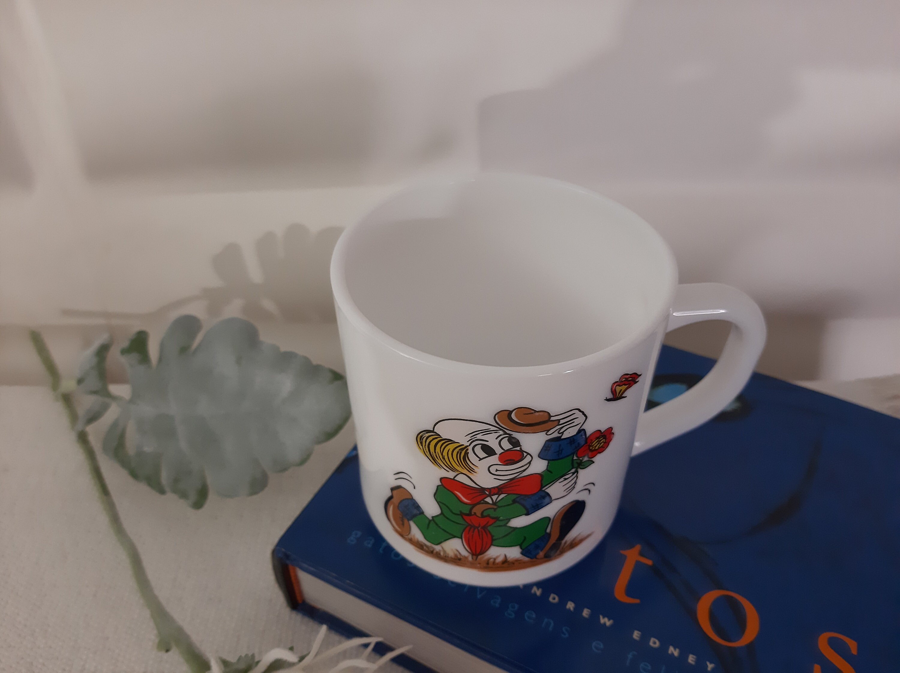 Arcopal Mug, Clown and Butterfly, Milkglass, Vintage - Etsy