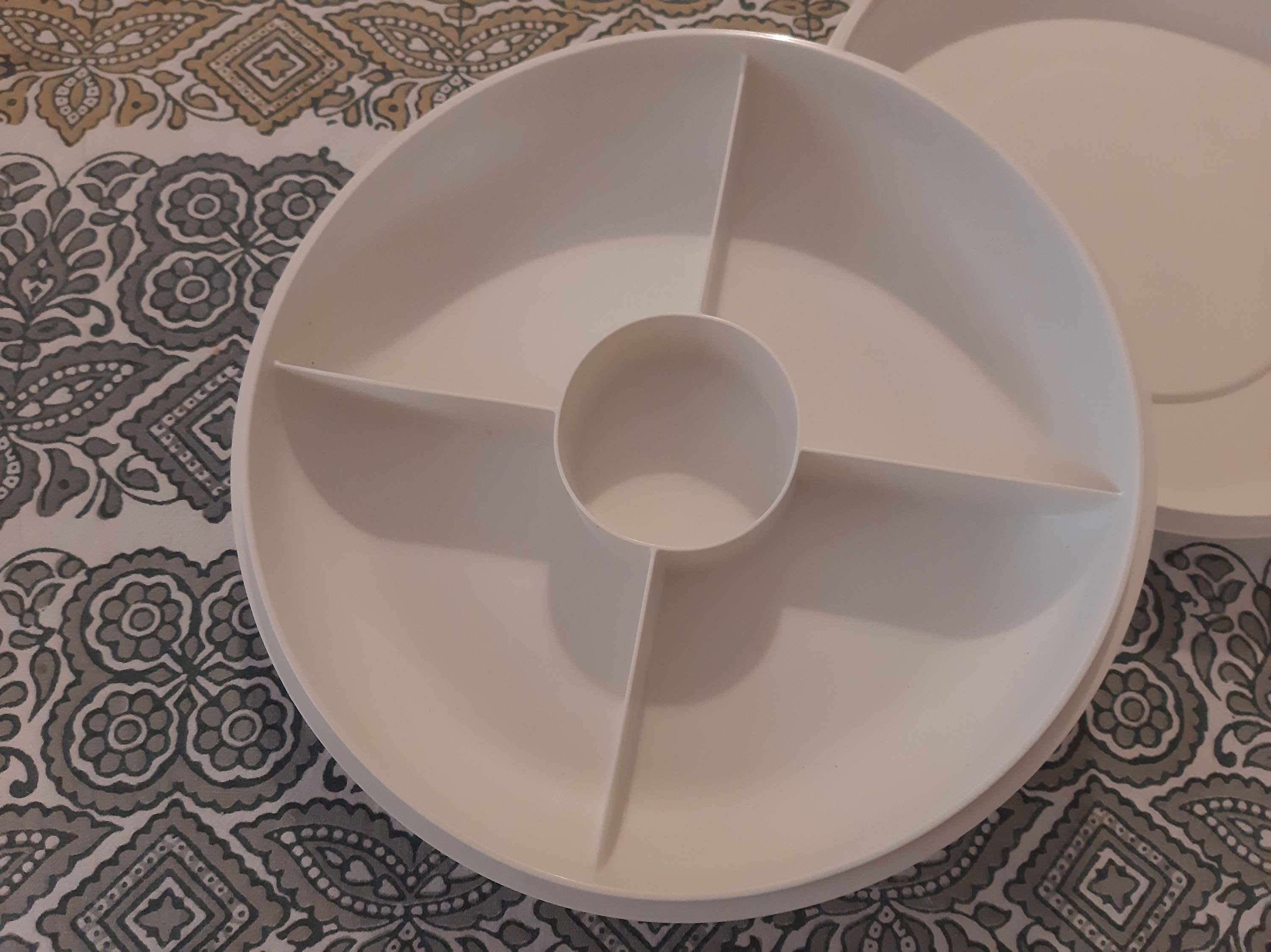 Vintage TUPPERWARE 1709-2 Serving Plate With Dividers and Lid - Etsy