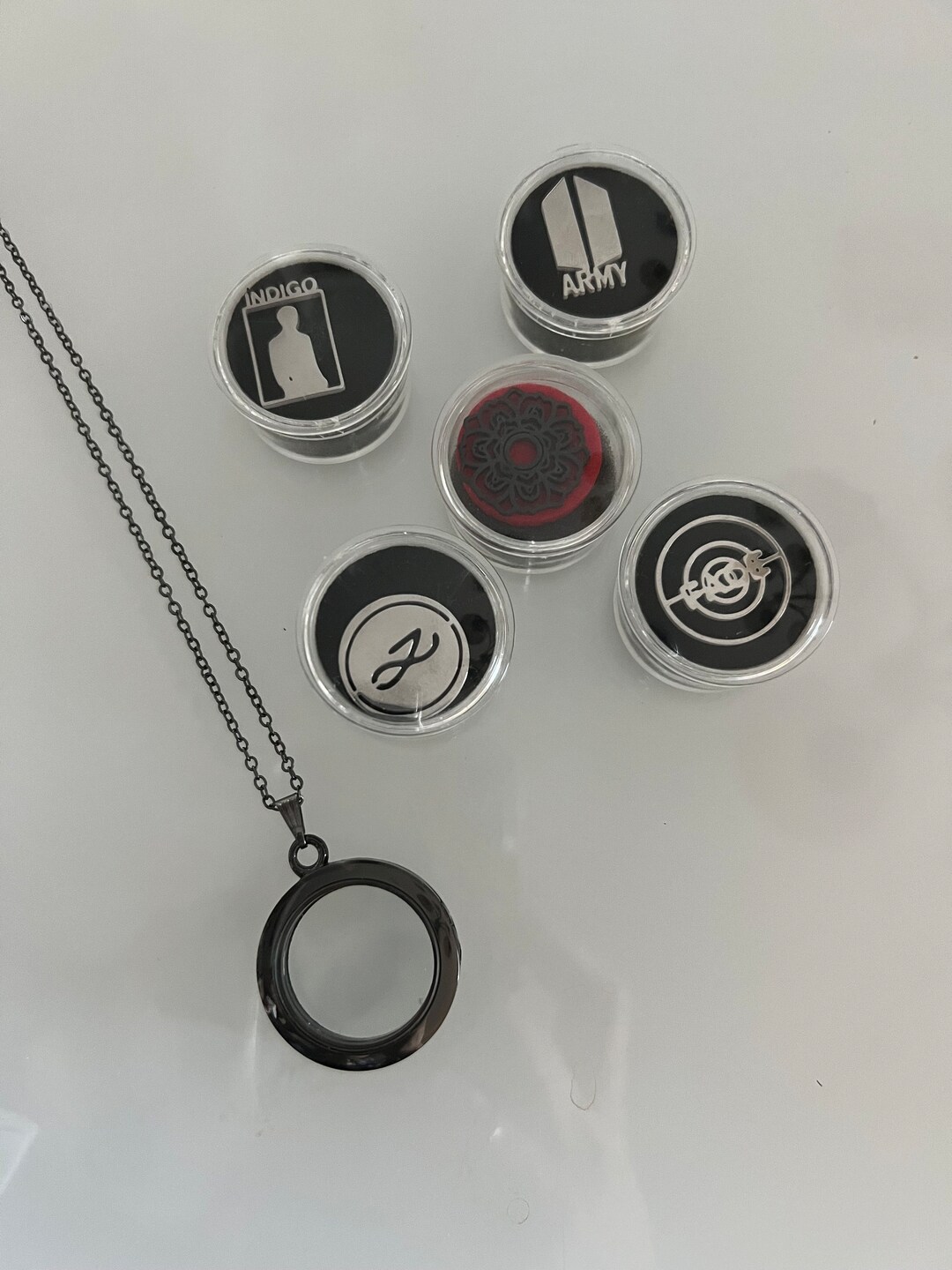 BTS Size M Magnetic Round Glass Floating Charm Necklace Floating Charms ...