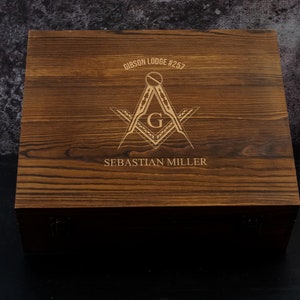 Freemason Personalized Whiskey Decanter Engraved and 4 Glasses in a ...