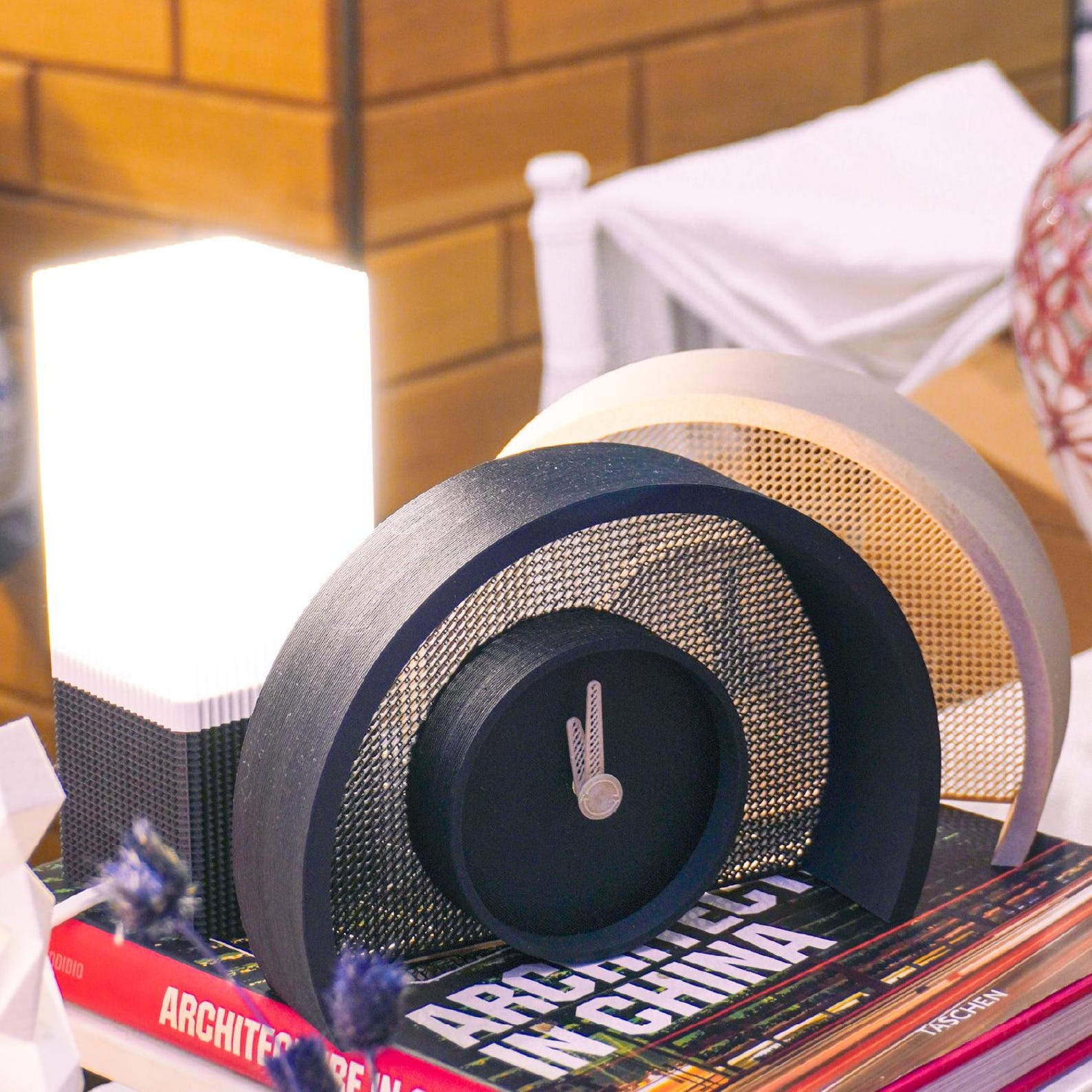 Retro Style Desk Clock Unique Design Silent Table Clock Minimalist ...