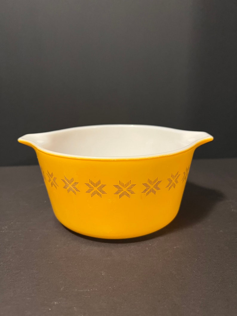 1960's Vintage Pyrex Yellow Snowflake SET - 1.5 Quart #472 and 1 Quart ...