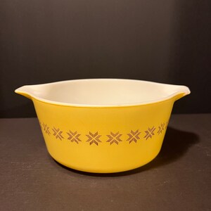 1960's Vintage Pyrex Yellow Snowflake SET - 1.5 Quart #472 and 1 Quart ...