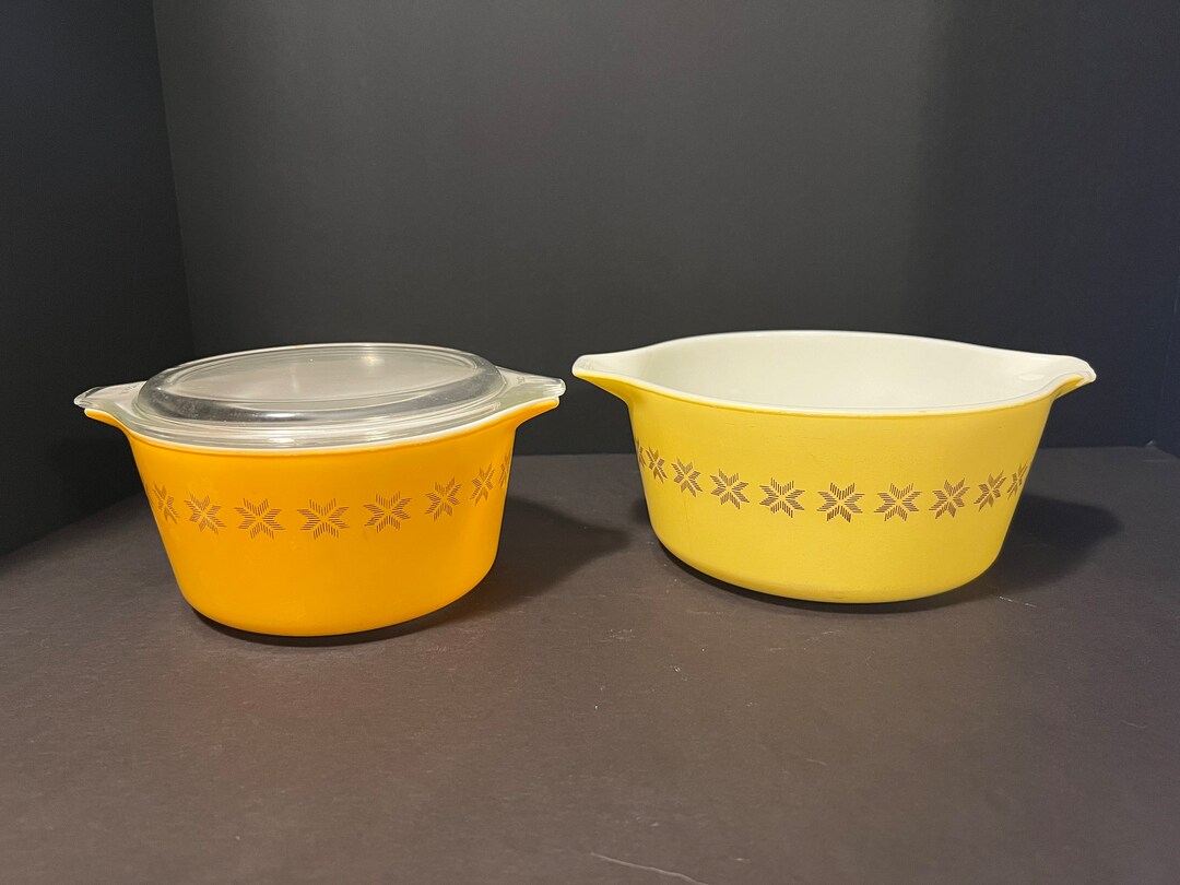 1960's Vintage Pyrex Yellow Snowflake SET - 1.5 Quart #472 and 1 Quart ...