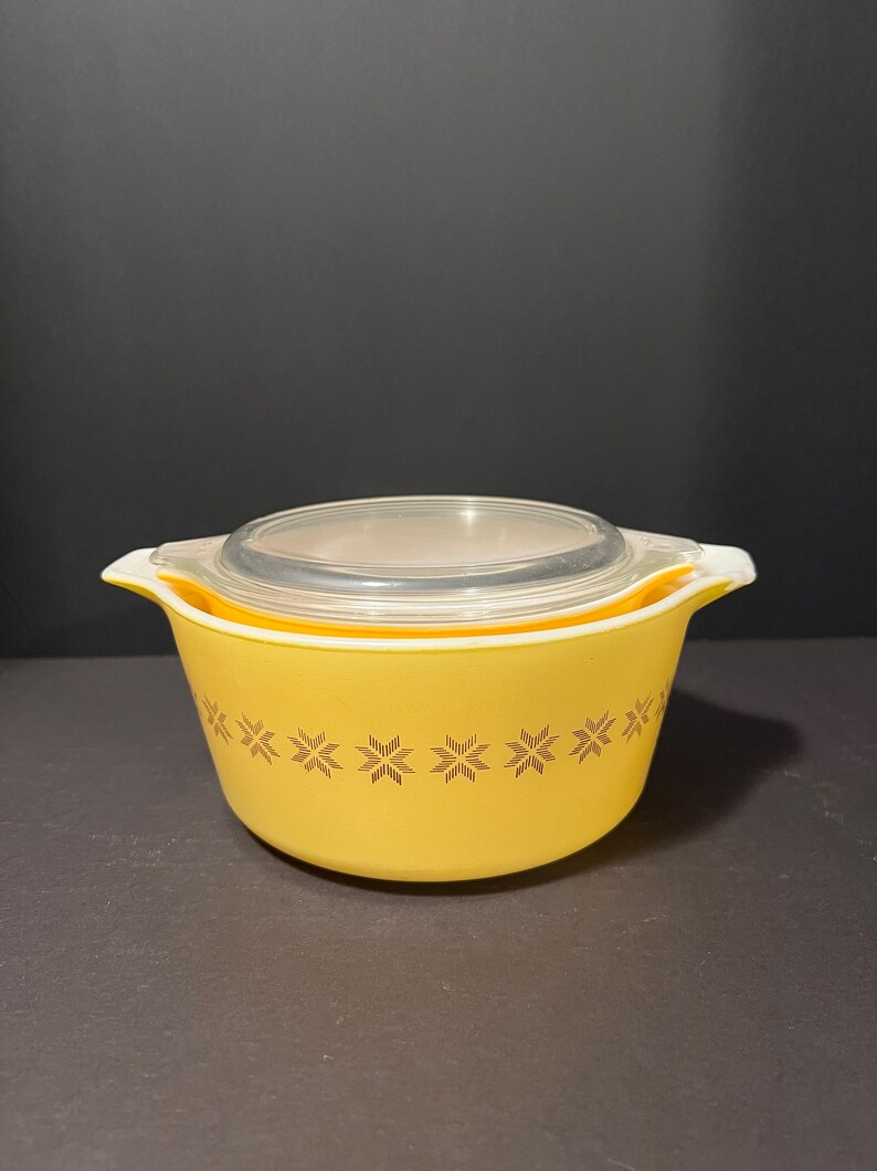 1960's Vintage Pyrex Yellow Snowflake SET - 1.5 Quart #472 and 1 Quart ...
