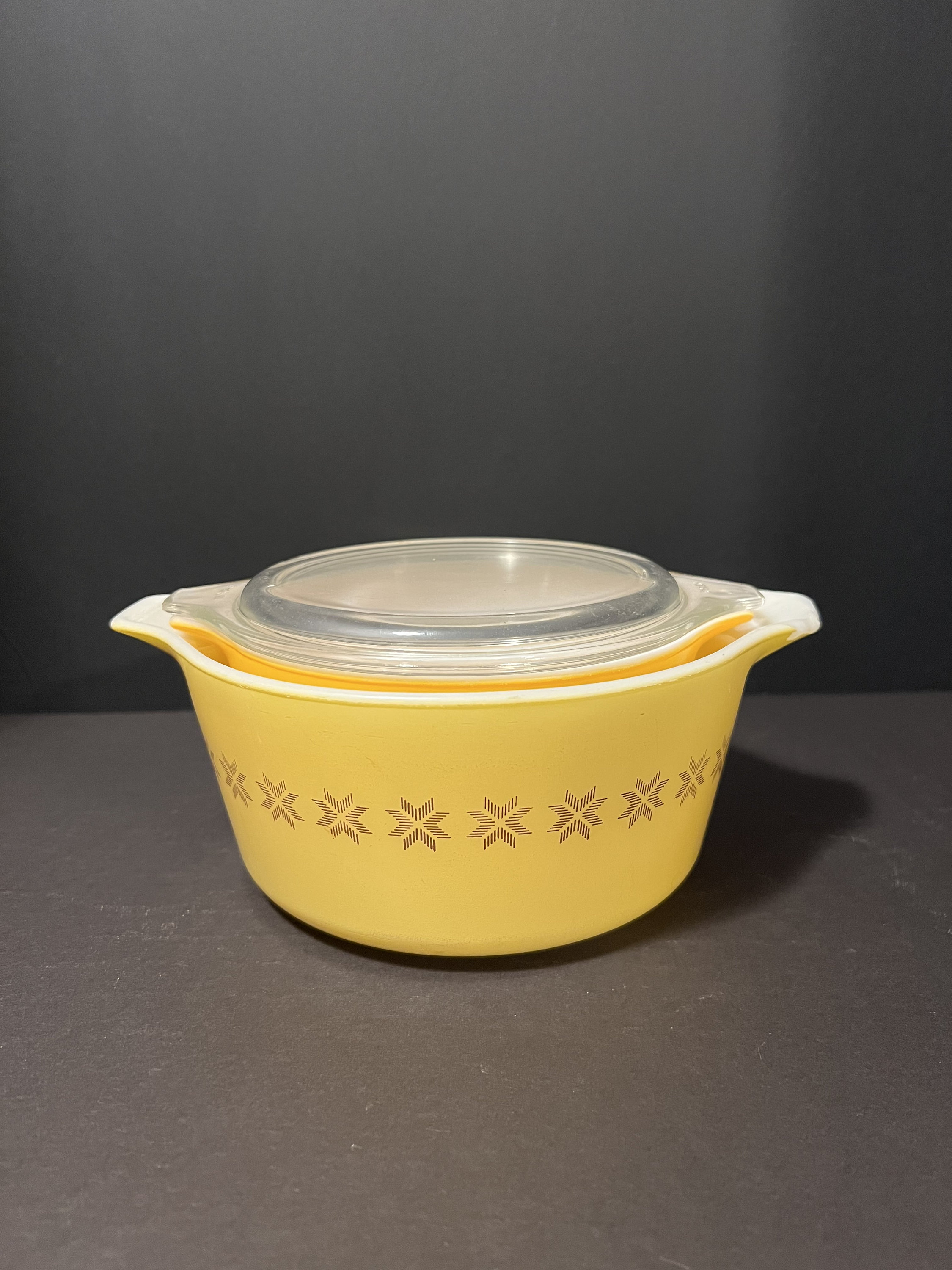 1960's Vintage Pyrex Yellow Snowflake SET 1.5 Quart 472 and 1 Quart W ...