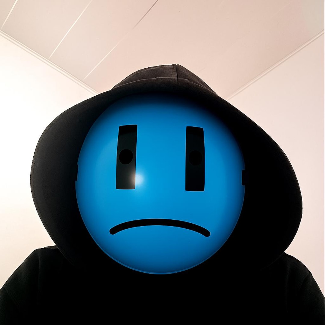 The Backrooms Party Pooper Costume – Partypooper Mask & Optional Black ...