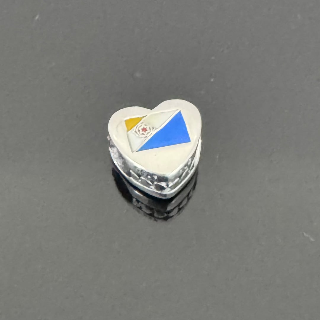 A Real Pandora Charm| Pandora Bonaire Flag Exclusive Heart Charm ...