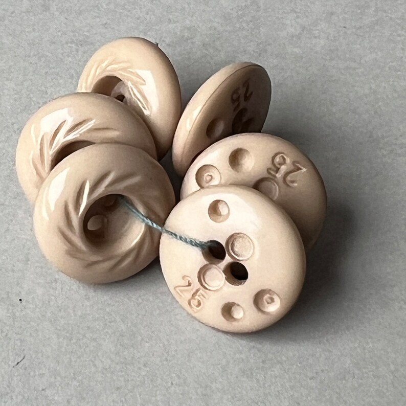 Vintage Retro 50s 60s Assorted off White Beige Taupe Buttons Set of 37 ...