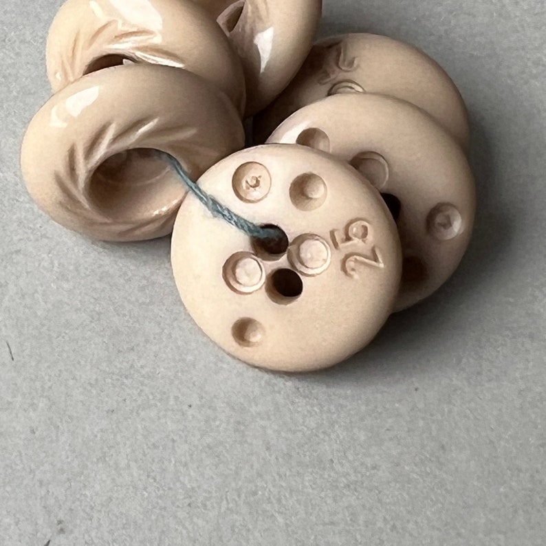 Vintage Retro 50s 60s Assorted off White Beige Taupe Buttons Set of 37 ...