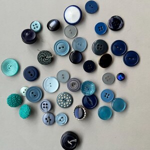 40 Vintage Assorted Lot Blue Buttons Various Sizes Jewel Tones 2 & 4 ...